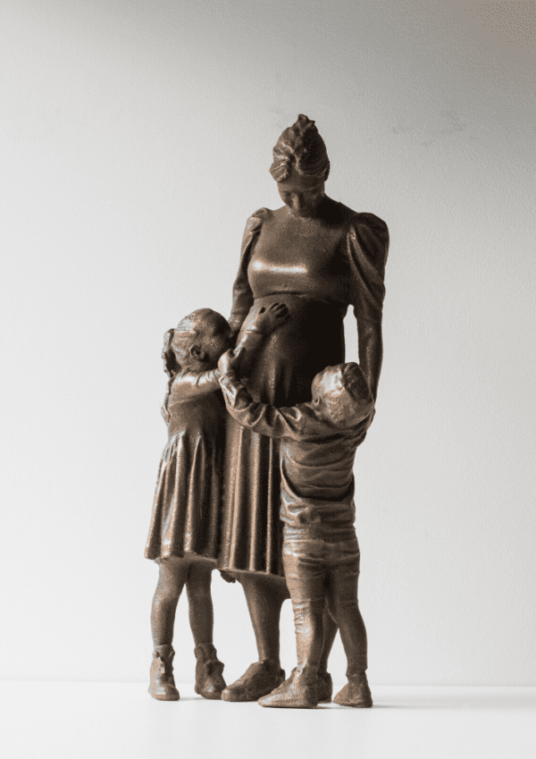 Mother and child statue – Studio Gravida